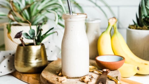 15 Banana Smoothie Recipes (Healthy, Easy & Creamy)